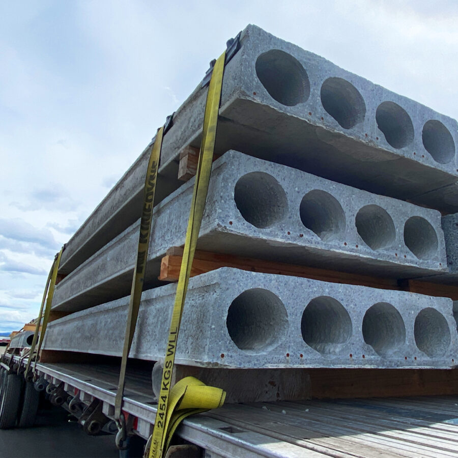 How Flatbed Drivers Avoid the Dangers of Shifting Cargo - System Transport